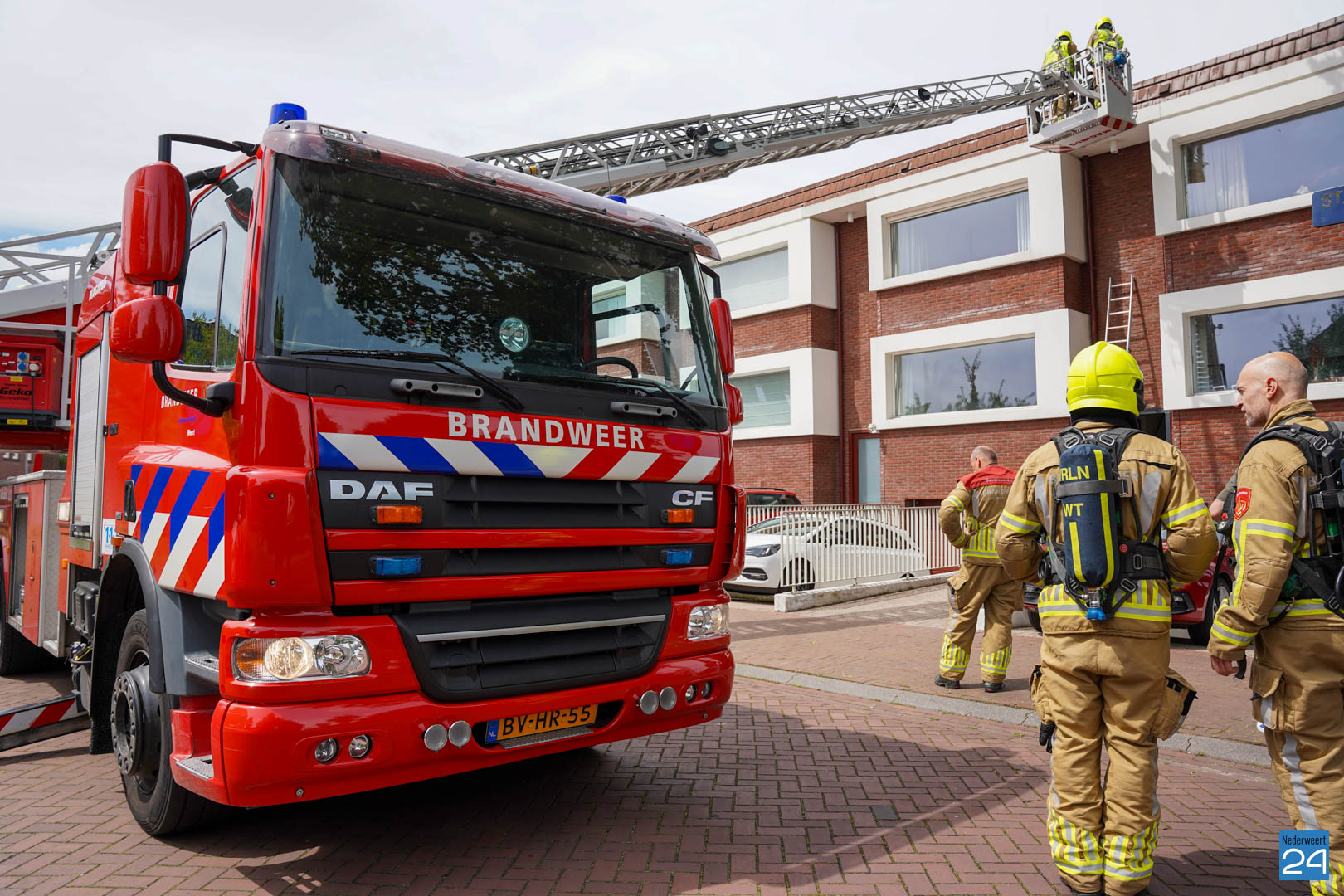 Brandweer onderzoekt mogelijke brand in spouwmuur in Weert - Nederweert24