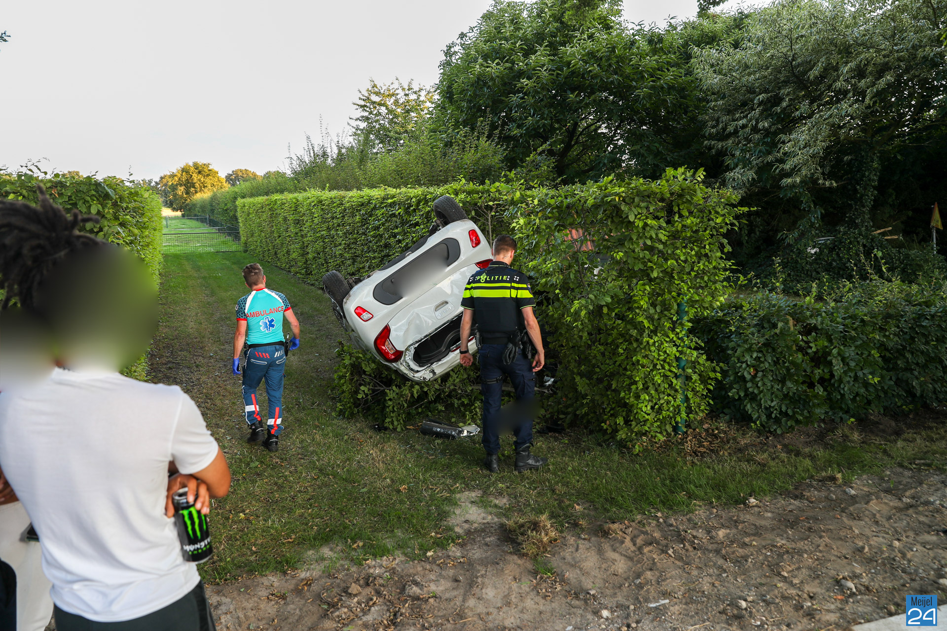 Auto met vier inzittenden crasht op Vieruitersten in Meijel - Nederweert24