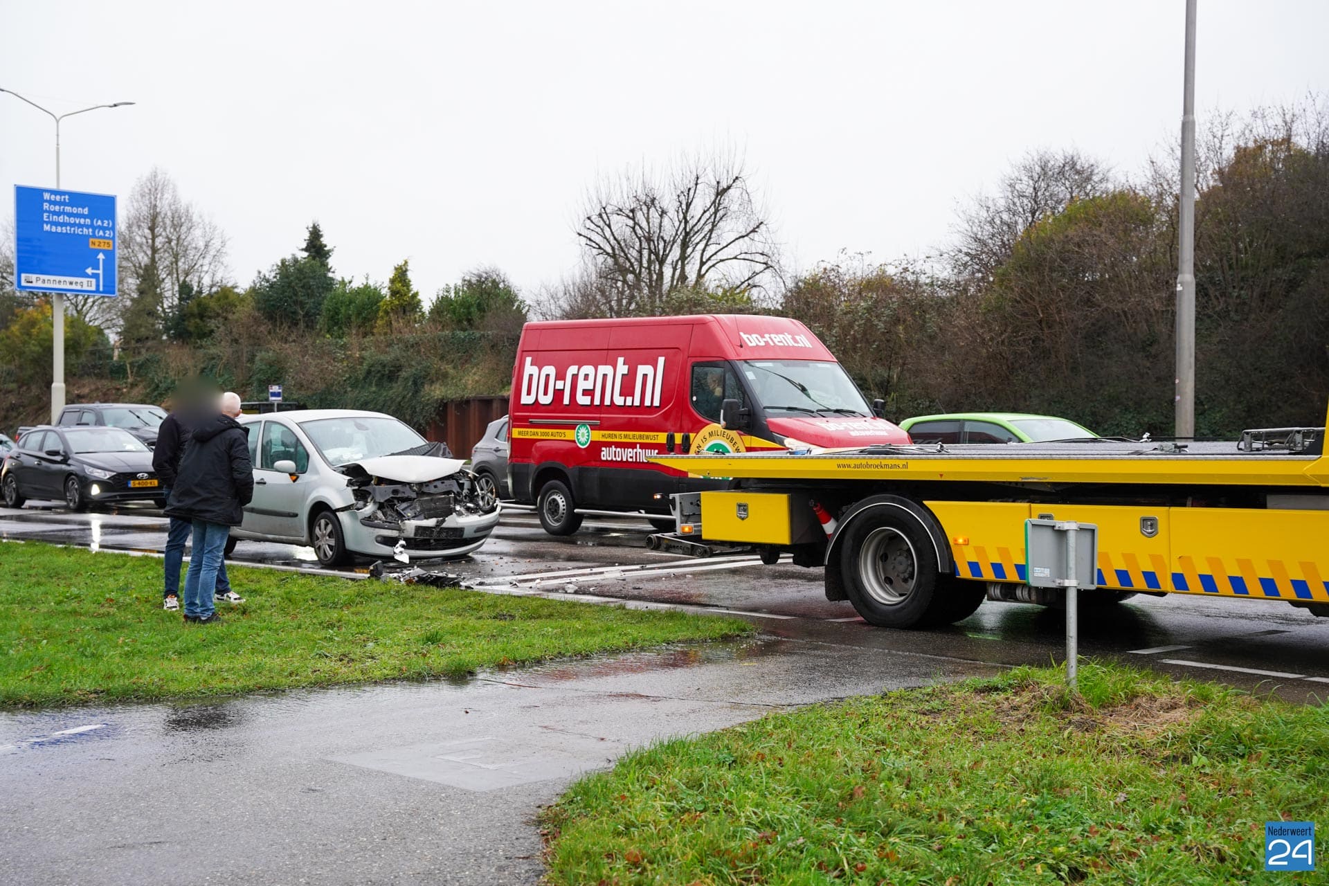 Kop-staart botsing op kruispunt N275 in Nederweert - Nederweert24