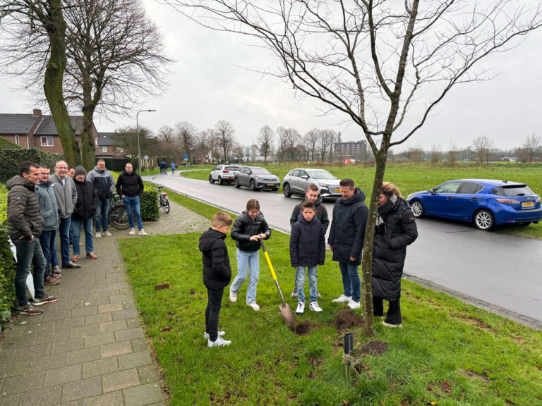 Oud-prins Rick van Meel annexeert zijn prinsenboom - Nederweert24