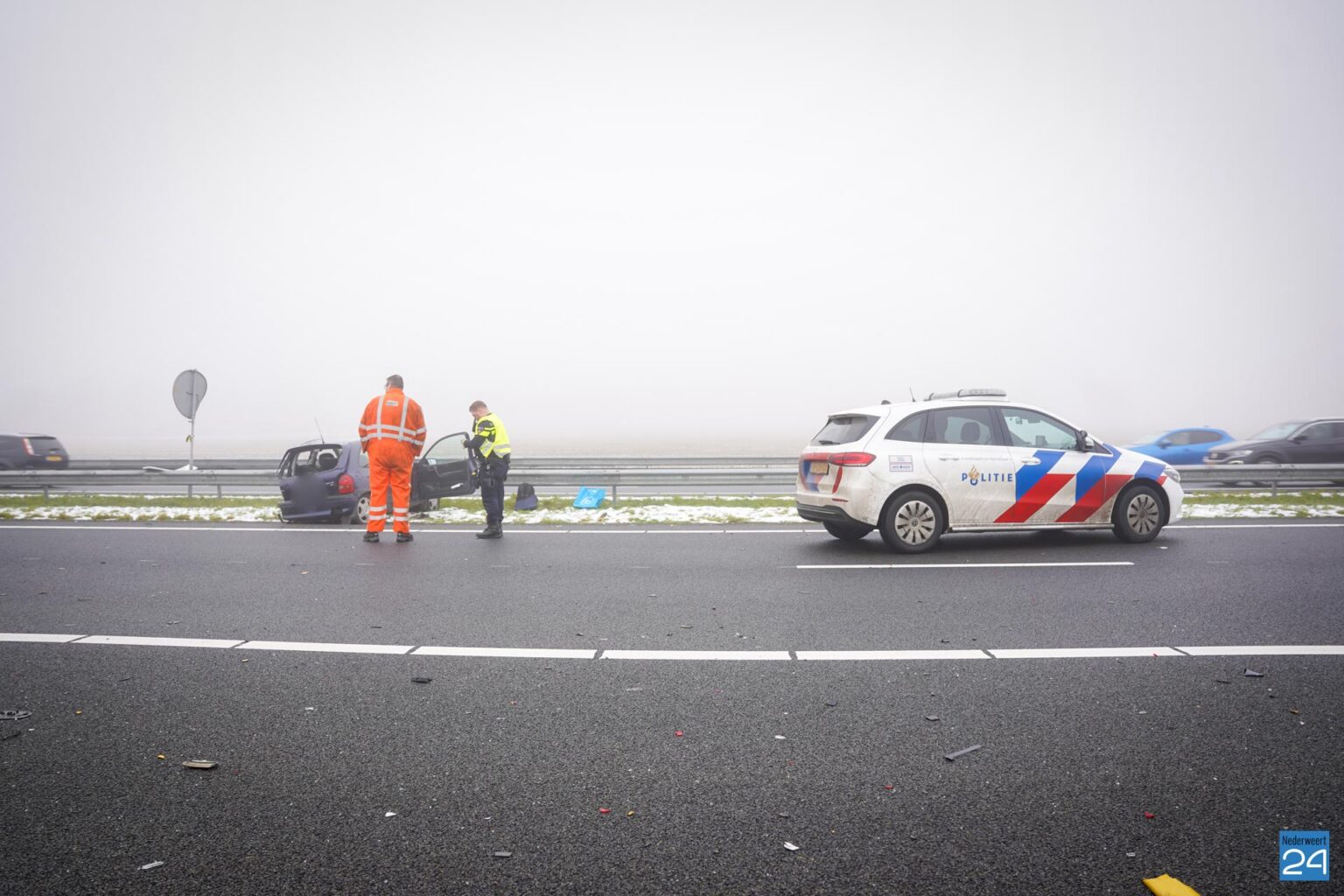 Vrachtwagen en auto botsen op A2 bij Weert - Nederweert24