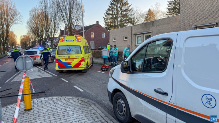 Verkeersongeval | Fietsster ernstig gewond na aanrijding in Weert - Nederweert24