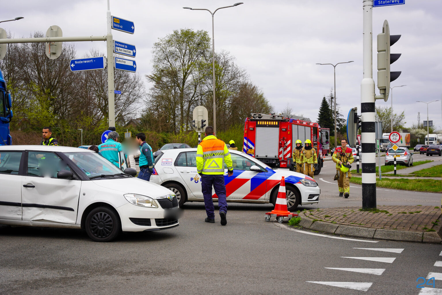 Botsing op kruising Randweg Zuid (N275) in Nederweert - Nederweert24