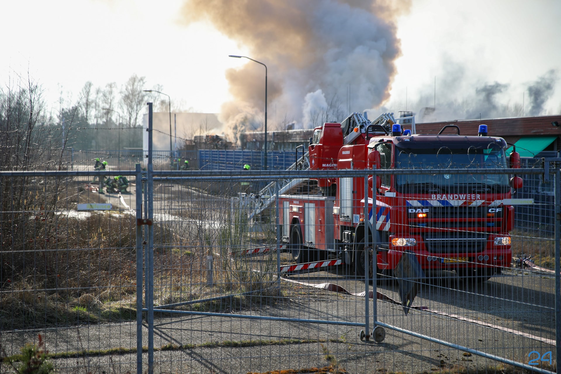 Zeer grote brand op industrieterrein Kempenweg Weert - Nederweert24