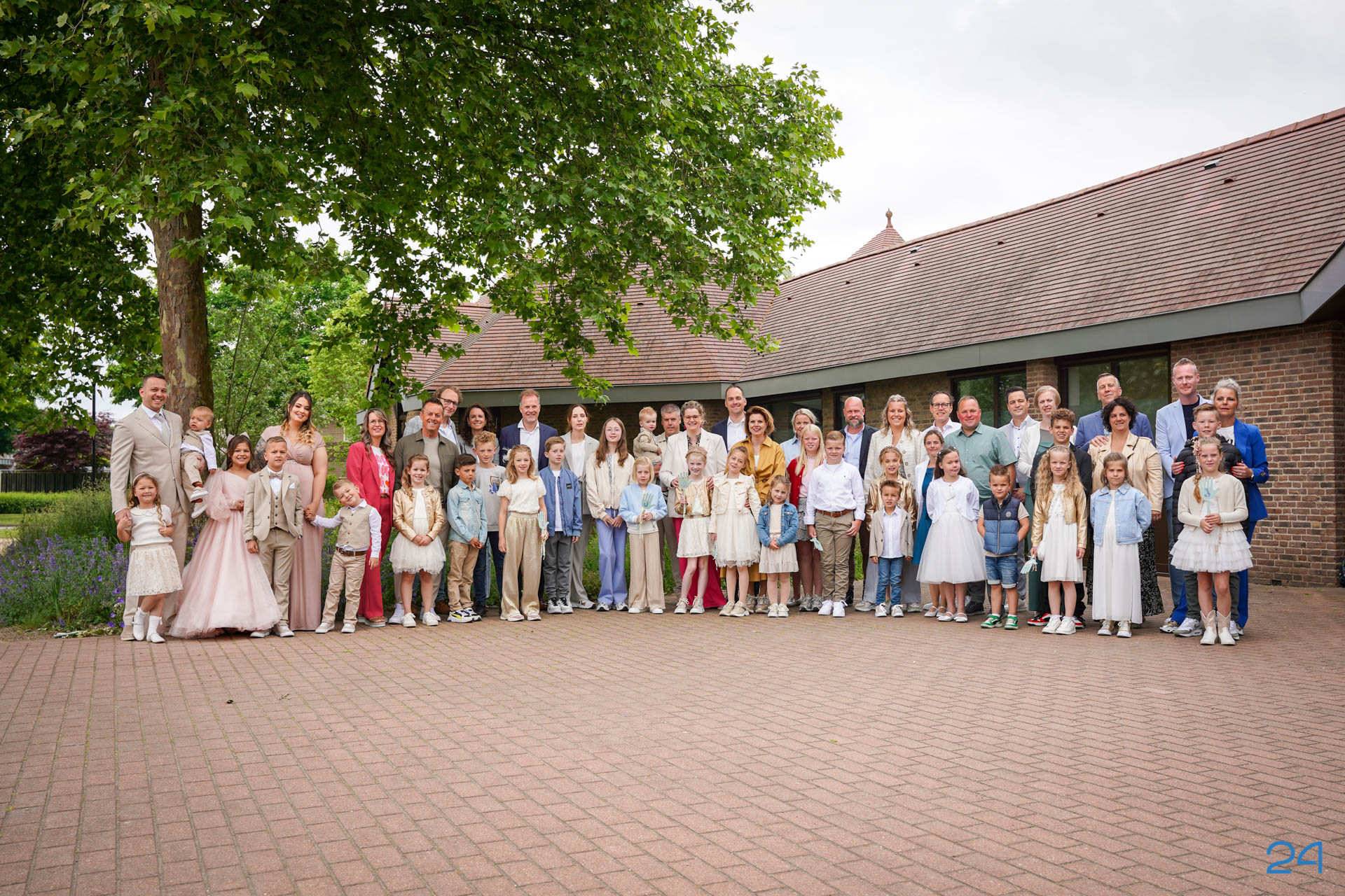 Eerste heilige communie in Nederweert in beeld - Nederweert24