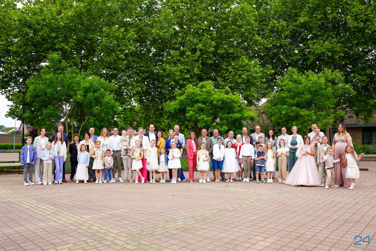 Eerste heilige communie in Nederweert in beeld - Nederweert24
