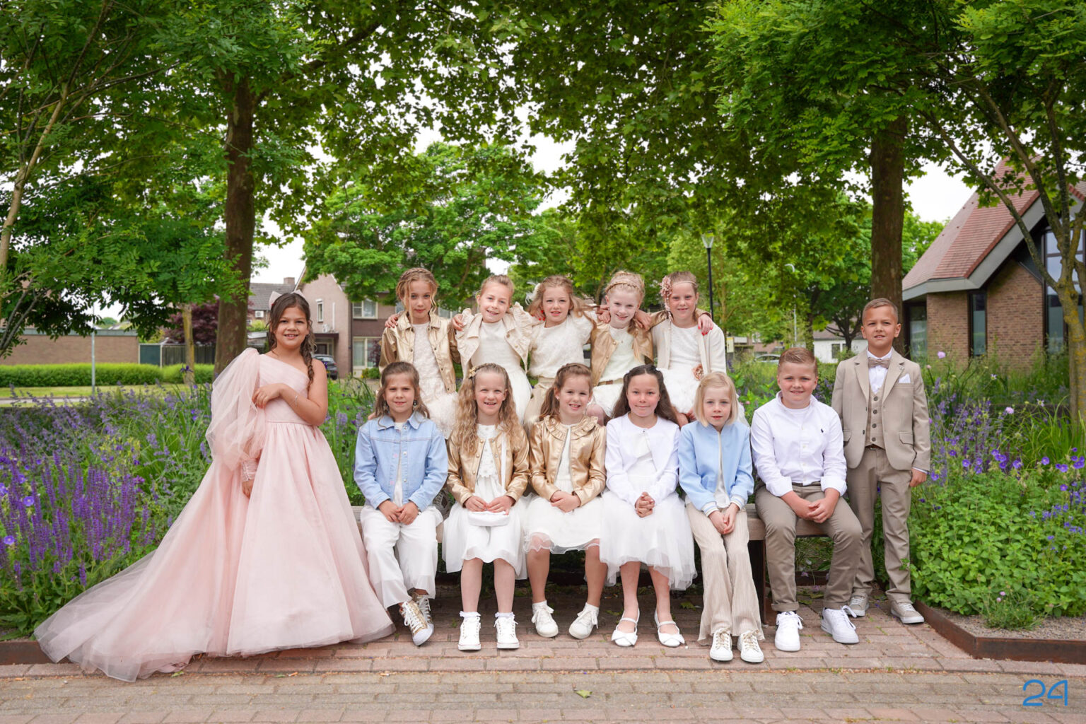 Eerste heilige communie in Nederweert in beeld - Nederweert24
