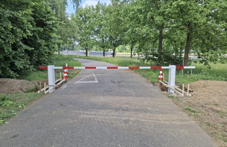 Wessemerdijk deels afgesloten vanwege ondergraving door bever ...