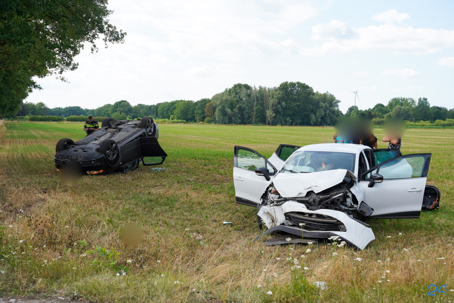 Twee auto's botsen op kruising Hollander in Heythuysen - Nederweert24
