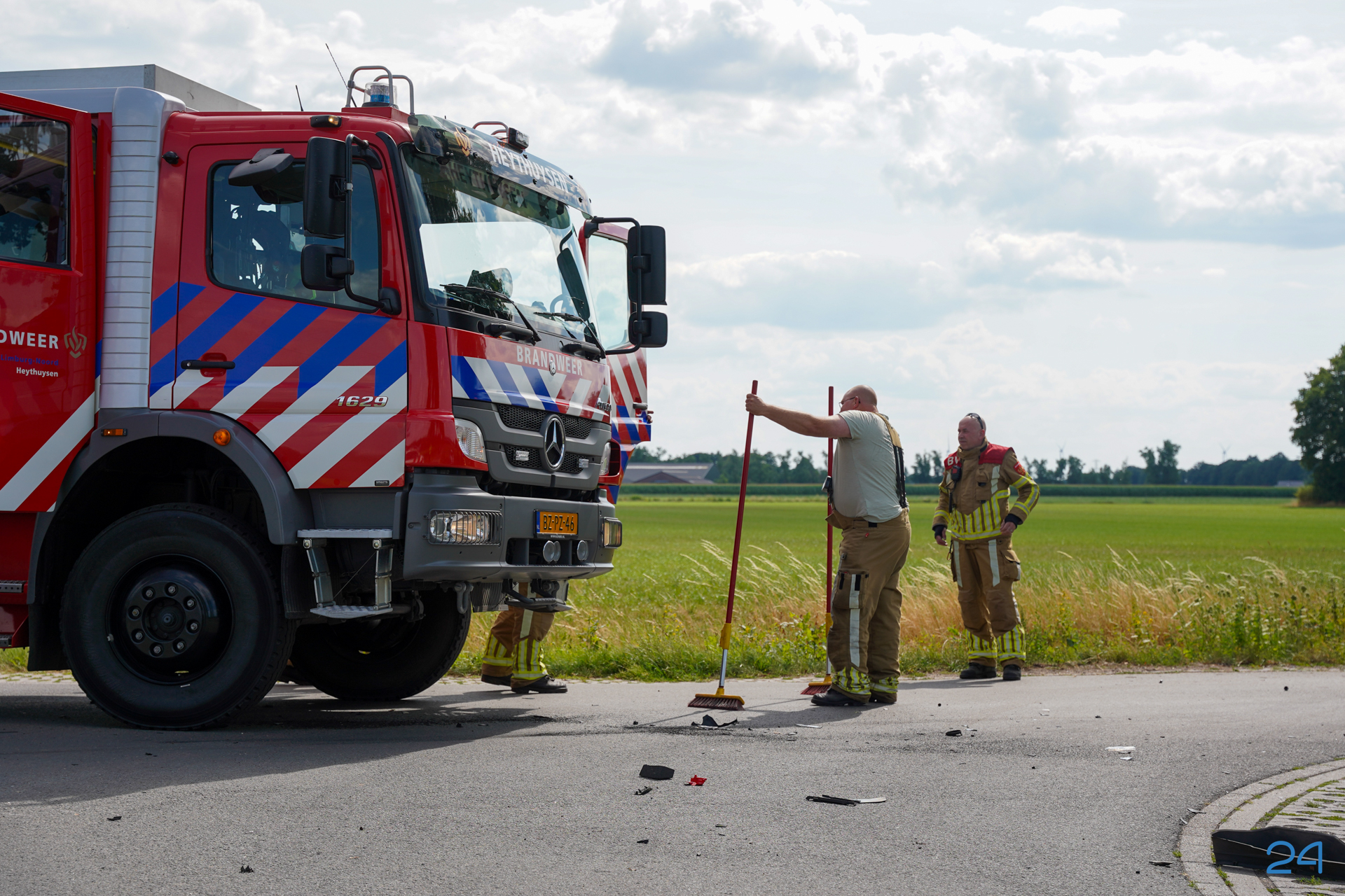 Twee auto's botsen op kruising Hollander in Heythuysen - Nederweert24