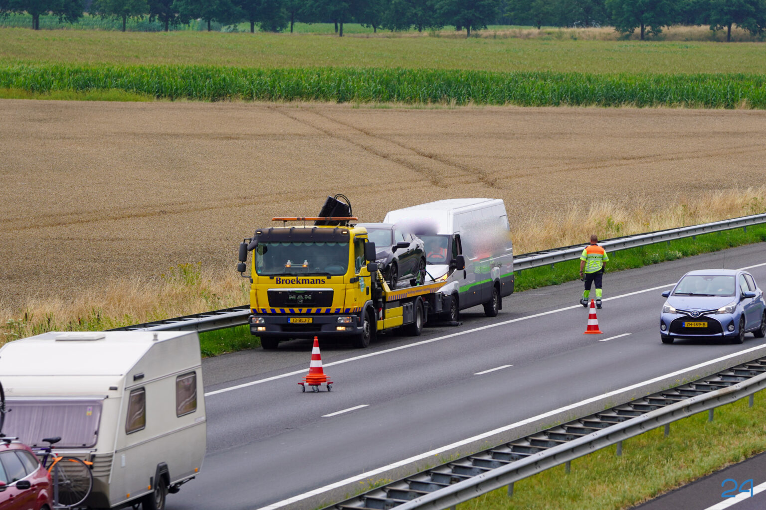 Auto en bestelbus botsen op A2 bij Weert - Nederweert24
