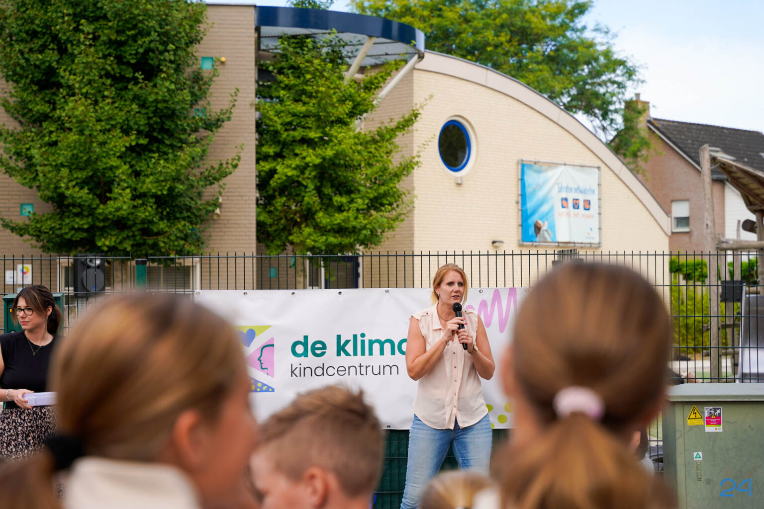 Feestelijke onthulling nieuw logo De Klimop Nederweert - Nederweert24