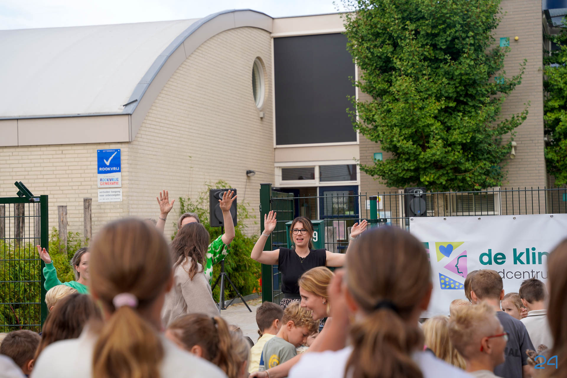 Feestelijke onthulling nieuw logo De Klimop Nederweert - Nederweert24