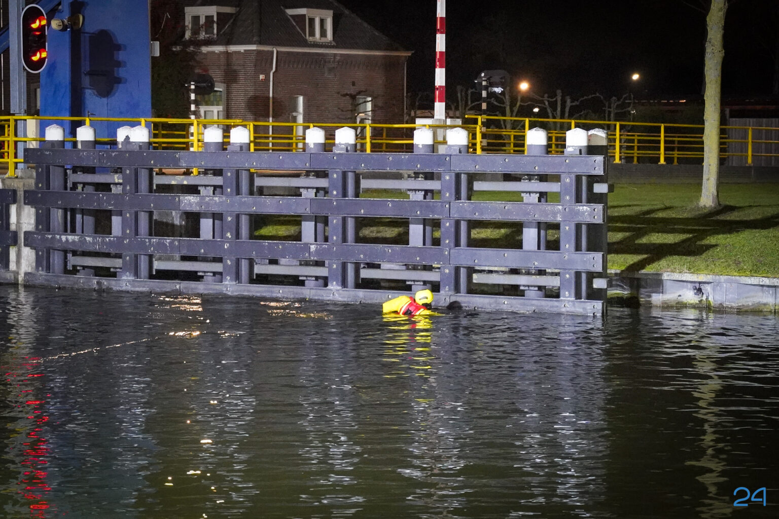 Persoon te water bij Biesterbrug in Weert - Nederweert24