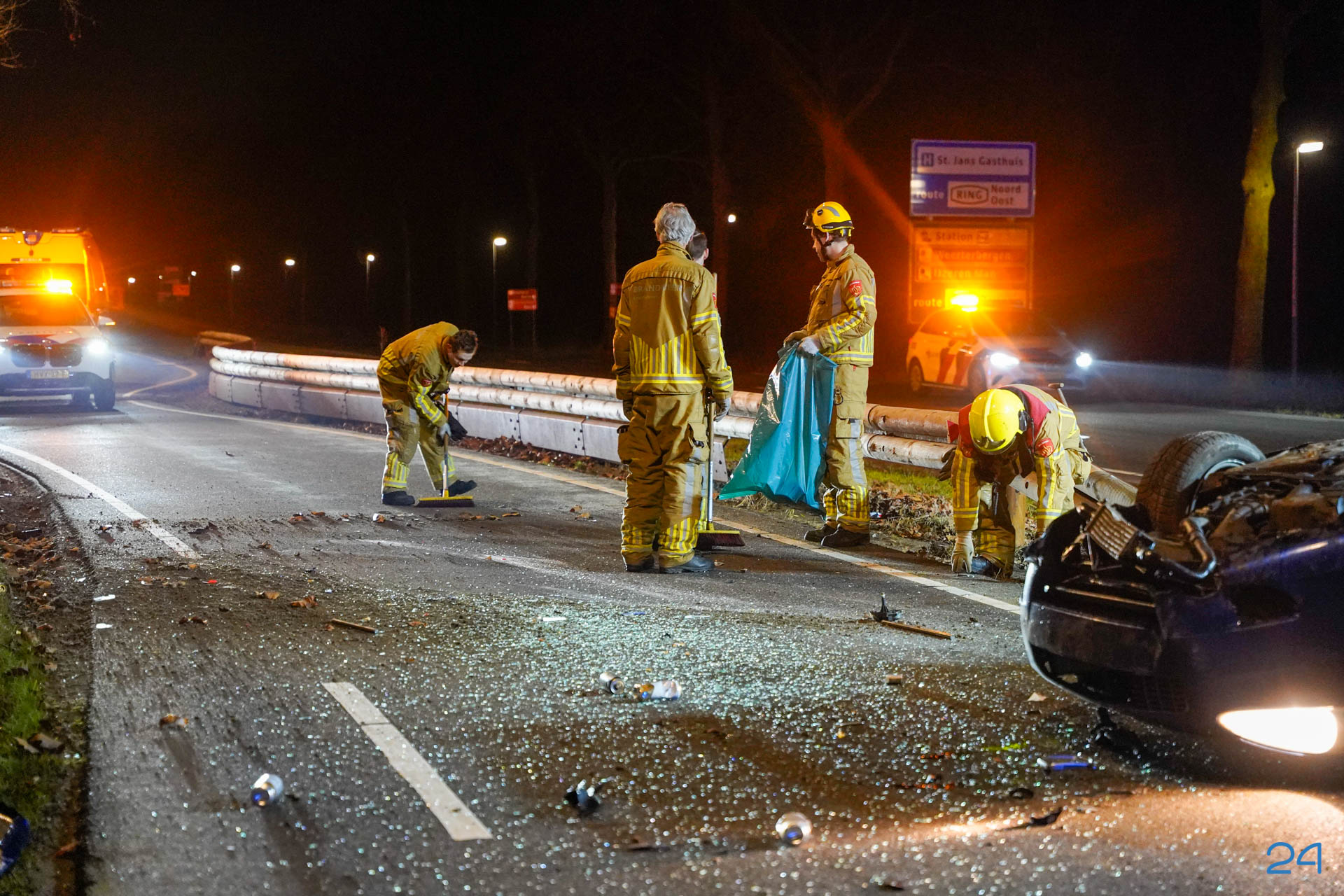Auto slaat over de kop op de Eindhovenseweg in Weert - Nederweert24