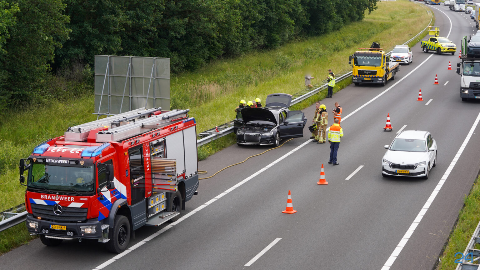 Brandweer Nederweert blust autobrand op A2 bij Weert - Nederweert24