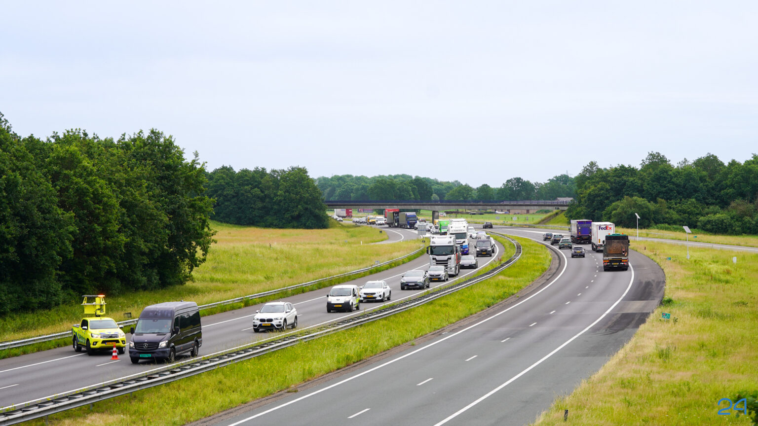 Brandweer Nederweert blust autobrand op A2 bij Weert - Nederweert24