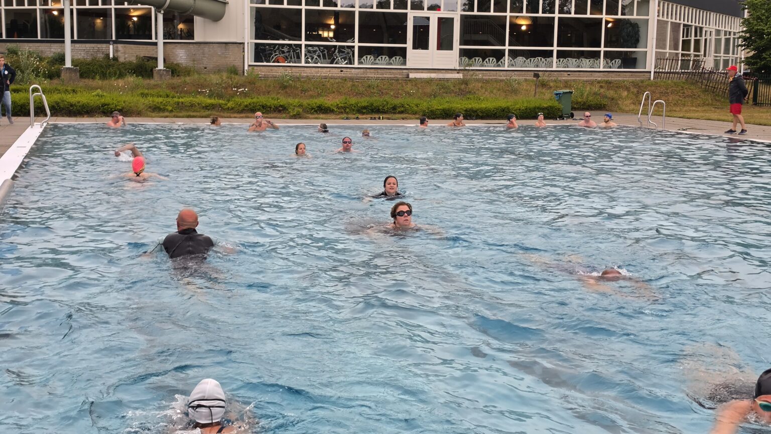 Laatste kans om je in te schrijven voor Swim to Fight Cancer Weert ...
