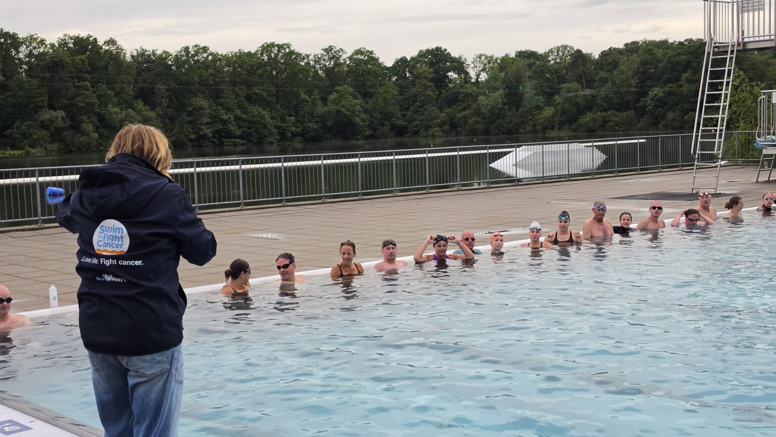 Laatste kans om je in te schrijven voor Swim to Fight Cancer Weert ...